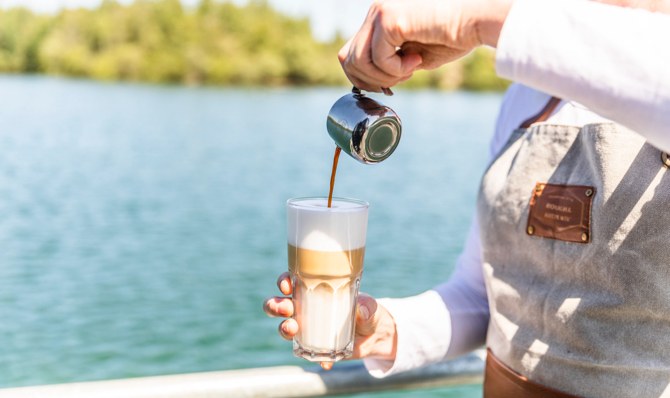 Learn how to make the perfect latte art swan with the smart milk ...
