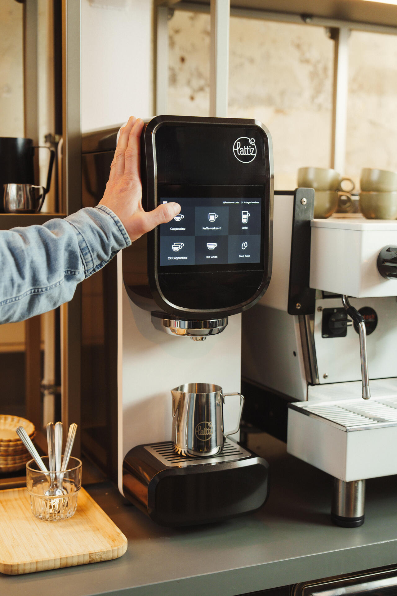 The smart milk solution for coffee professionals and baristas | Lattiz